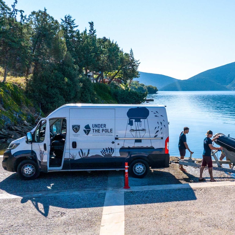 PEUGEOT partner UNDER THE POLE | Peugeot